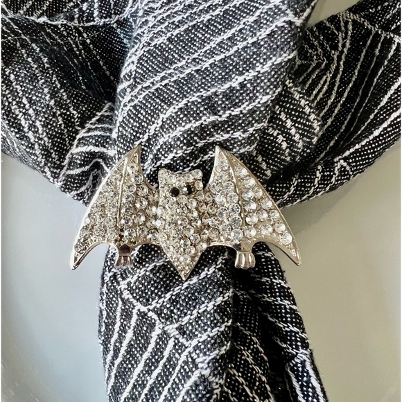 Tahari | Dining | Nib Set Of 4 Tahari Rhinestone Bat Napkin Rings ...